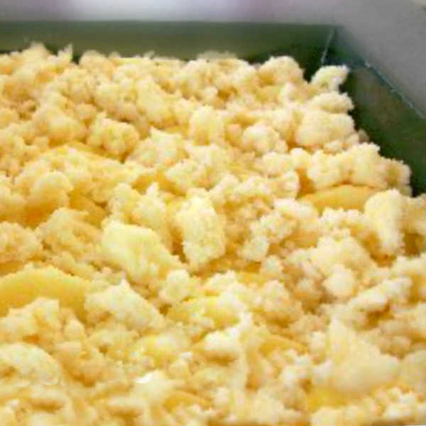 German Crumb Cake Recipe – Oma's Streuselkuchen With Apple.
